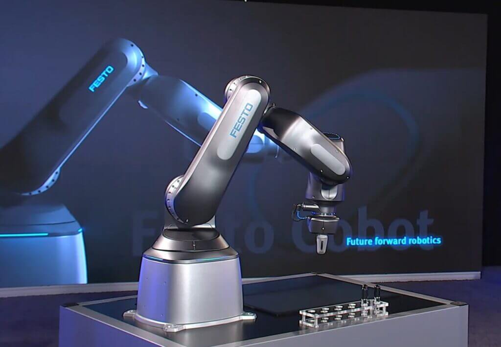 Festo presenta il primo cobot pneumatico per una collaborazione uomo ...